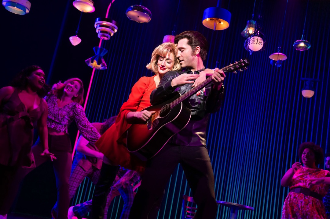 A BEAUTIFUL NOISE: The Neil Diamond Musical - Broadway in Tucson